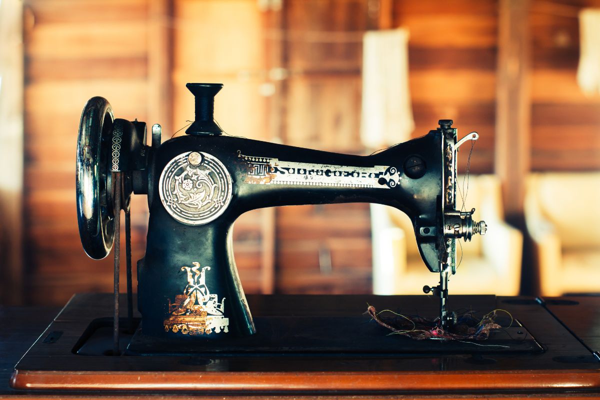 Where to Sell Old Sewing Machines: A Comprehensive Guide - luckyneedles.com